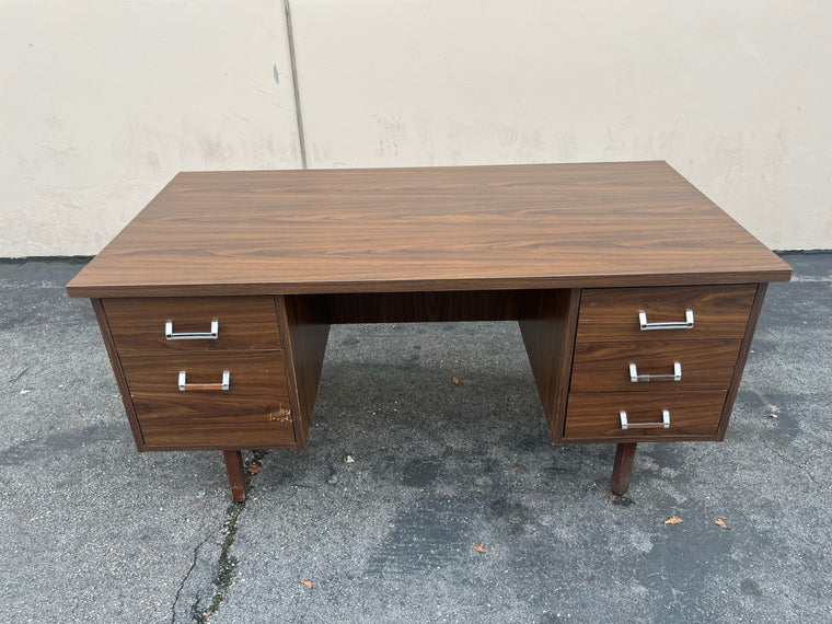 Used Wood & Metal Desks - Recycled Office Furnishings